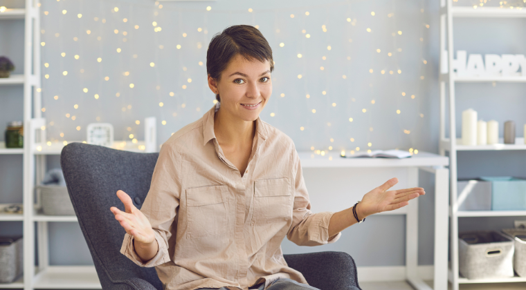 Show and Tell: Interpreting English in ASL (ASL)(3 Hours) – Zaboosh
